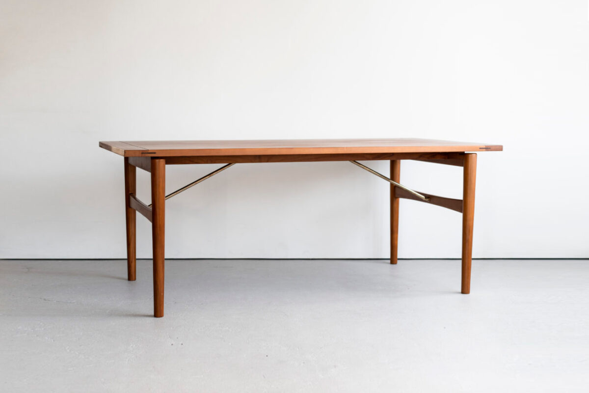 Dining Table SKAVE | NOWHERE LIKE HOME